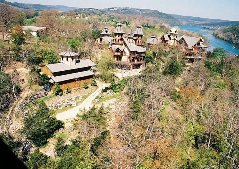 Castle Rogue’s Manor, Beaver, AR - Castles in America – Castlesy